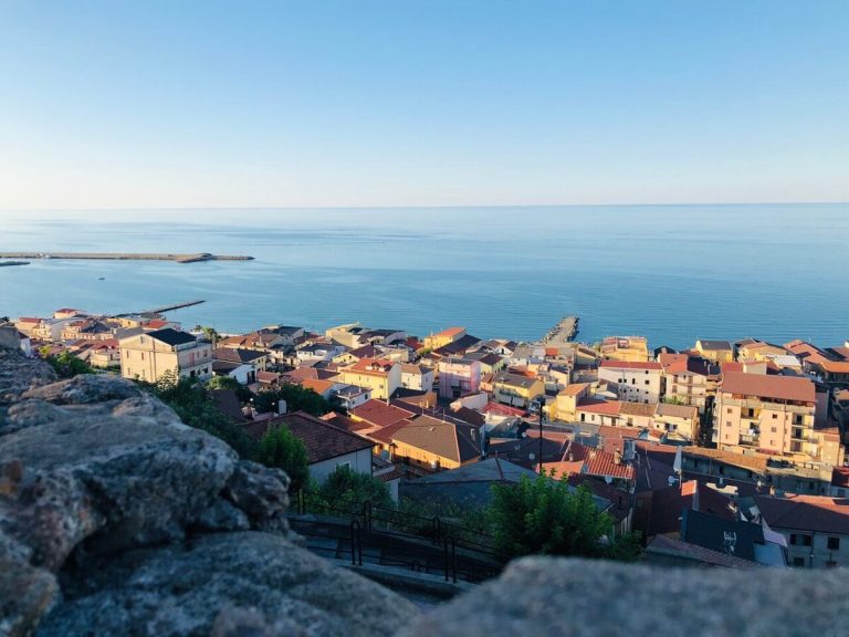 Vacanze a Cariati: la spiaggia Bandiera Verde del borgo marinaro della ...