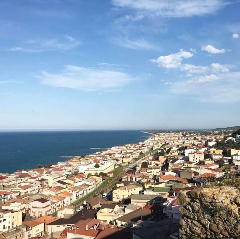 Vacanze a Cariati: la spiaggia Bandiera Verde del borgo marinaro della ...