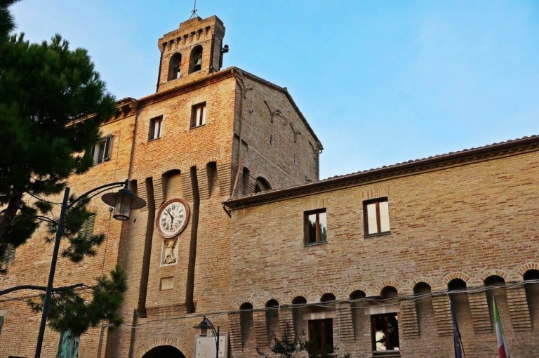Vacanze low cost a Falconara Marittima: cosa vedere e spiagge più belle ...