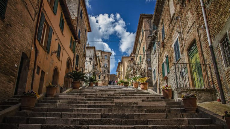 Visitare Corinaldo: le 5 cosa vedere nel borgo medievale e ...