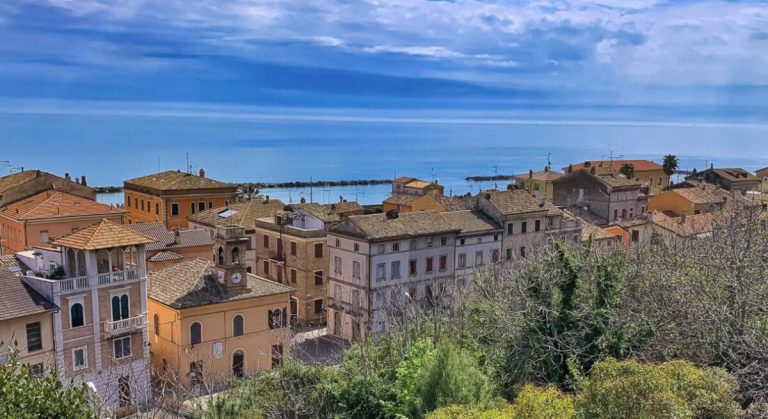 Vacanze a Pedaso: cosa vedere e spiaggia del borgo marchigiano famoso ...