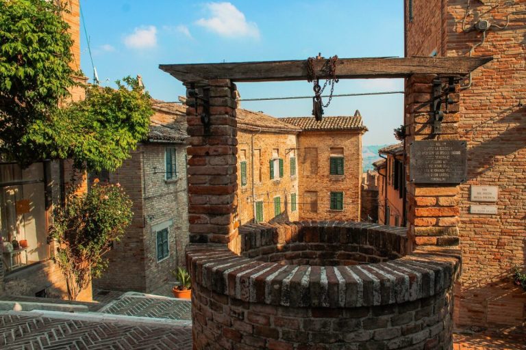 Visitare Corinaldo: le 5 cosa vedere nel borgo medievale e ...