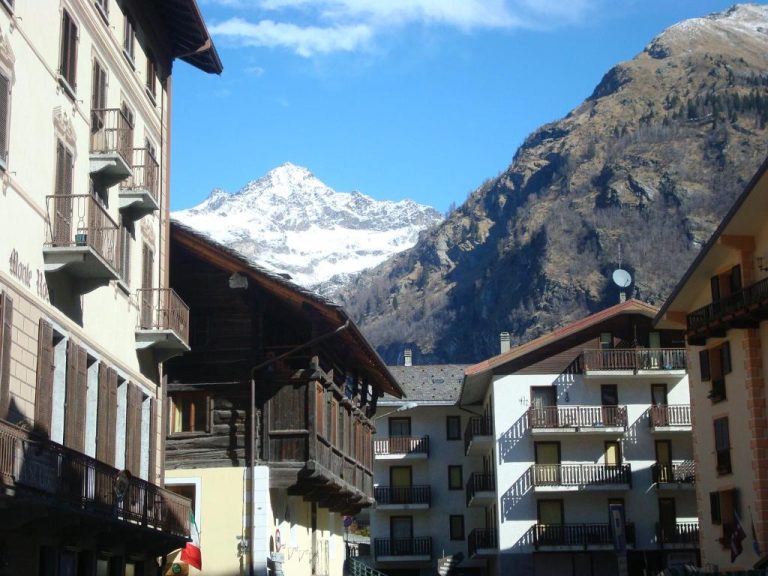 Vacanze ad Alagna Valsesia: impianti, piste sci e cosa vedere nella ...