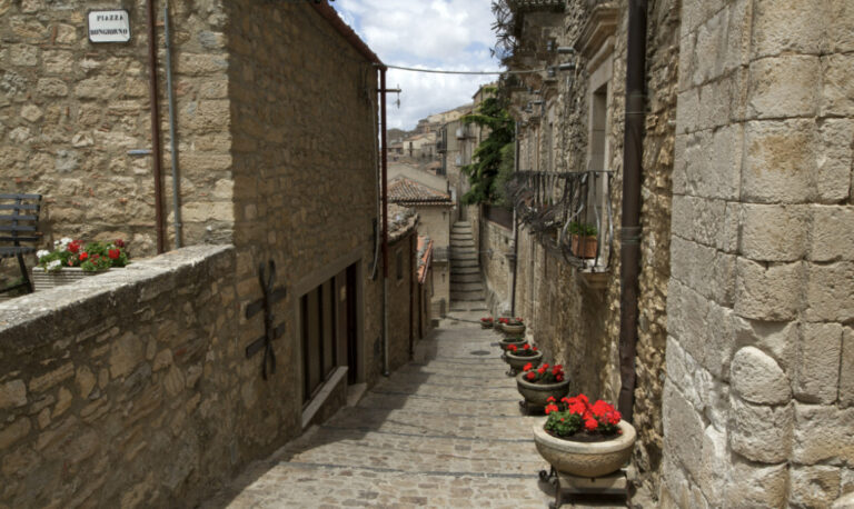 Le 6 cose da vedere a Gangi il borgo gioiello della Sicilia situato nel ...