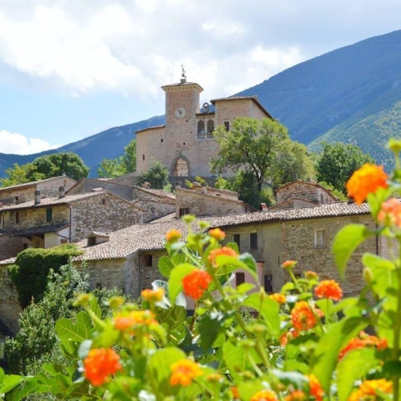 Cosa vedere a Piobbico, il borgo medievale conosciuto come "Il Paese ...