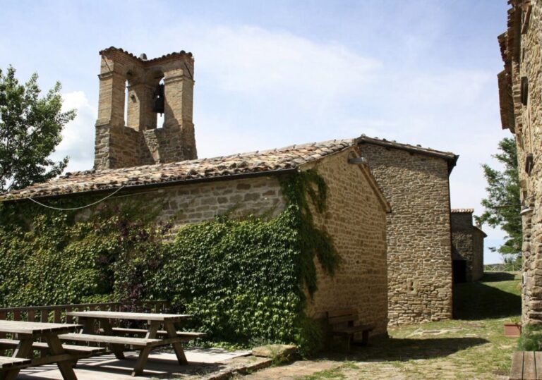 Cosa vedere a Carpegna: cosa fare e passeggiate nel "Borgo del Prosciutto"