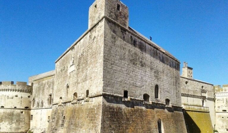 5 cose da vedere e da fare ad Acaya, la perla medievale fortificata del ...