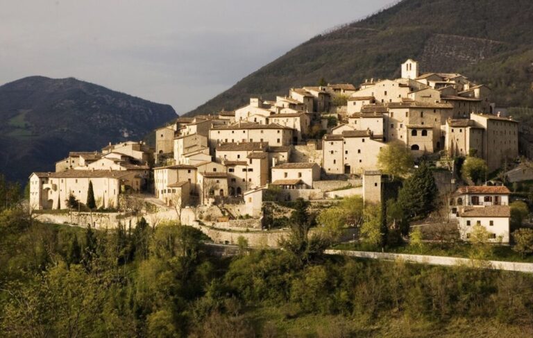 Visitare Vallo di Nera: cosa vedere e cosa fare nel meraviglioso "Borgo ...