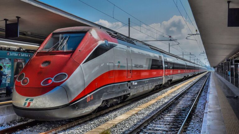 Rivoluzione Trenitalia: il nuovo biglietto digitale renderà la gestione dei viaggi regionali più ...
